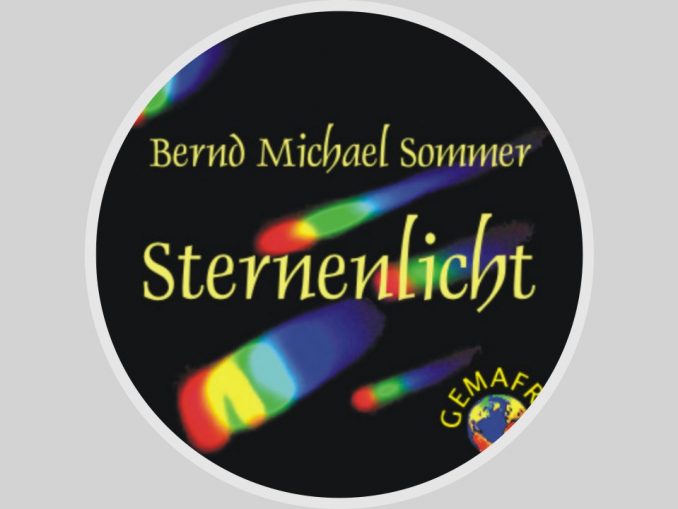 Dr. Bernd Sommer zeigt, wie der Tonumfang der Stimme benannt wird.